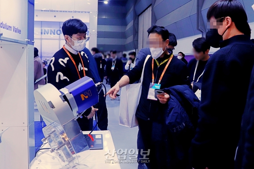 [세미콘코리아] 실링 및 진공압력 제어 가능한 밸브 출품